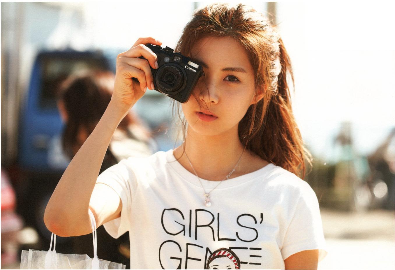 Seohyun and a camera. | Scrolller