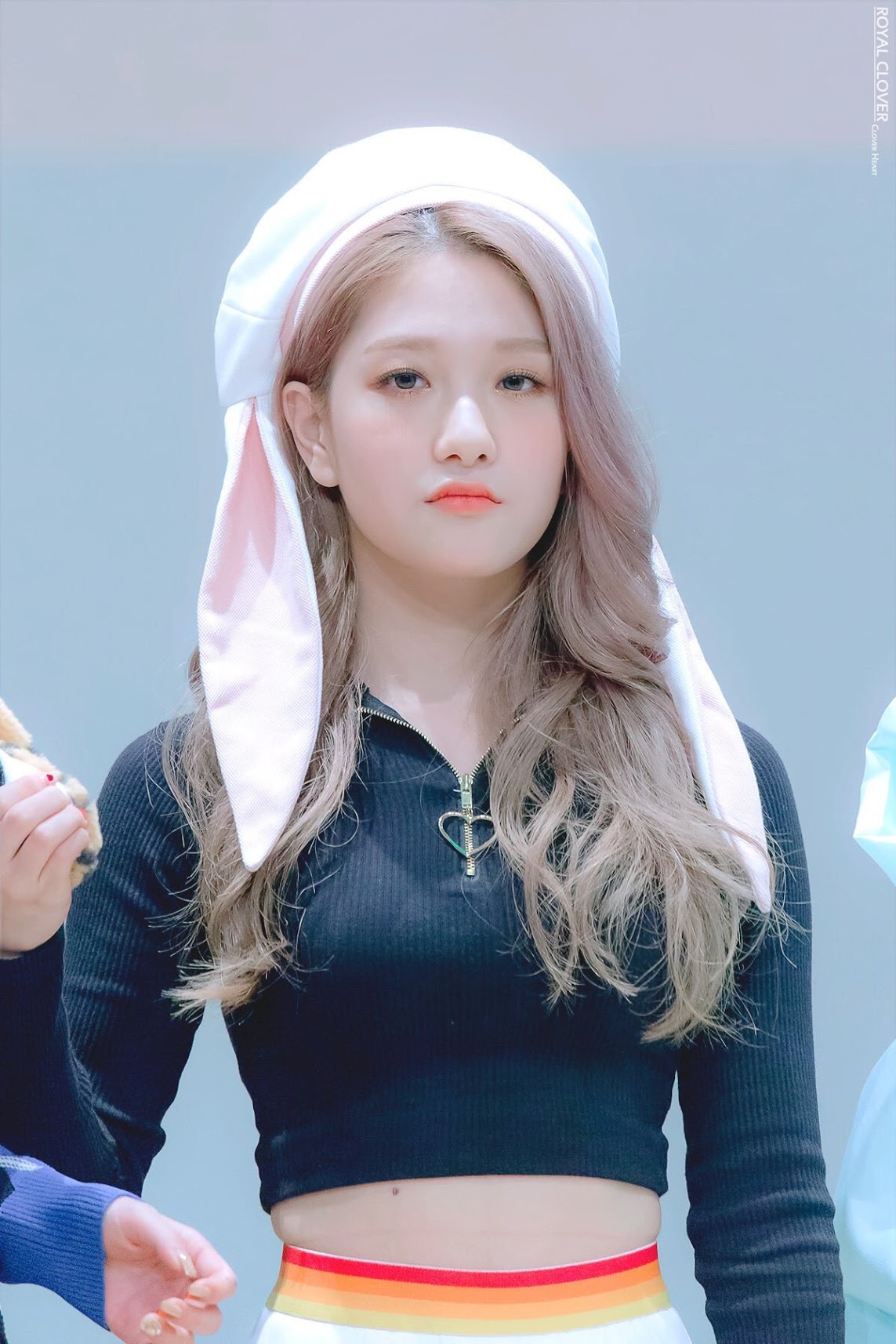 Seoyeon | Scrolller