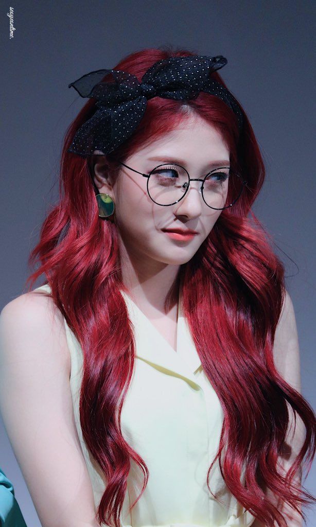 Seoyeon glance | Scrolller