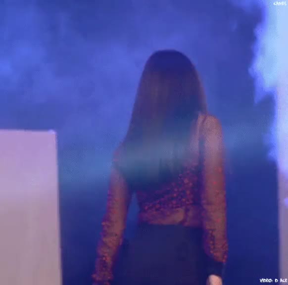 Sera looks lonely without Eunji | Scrolller