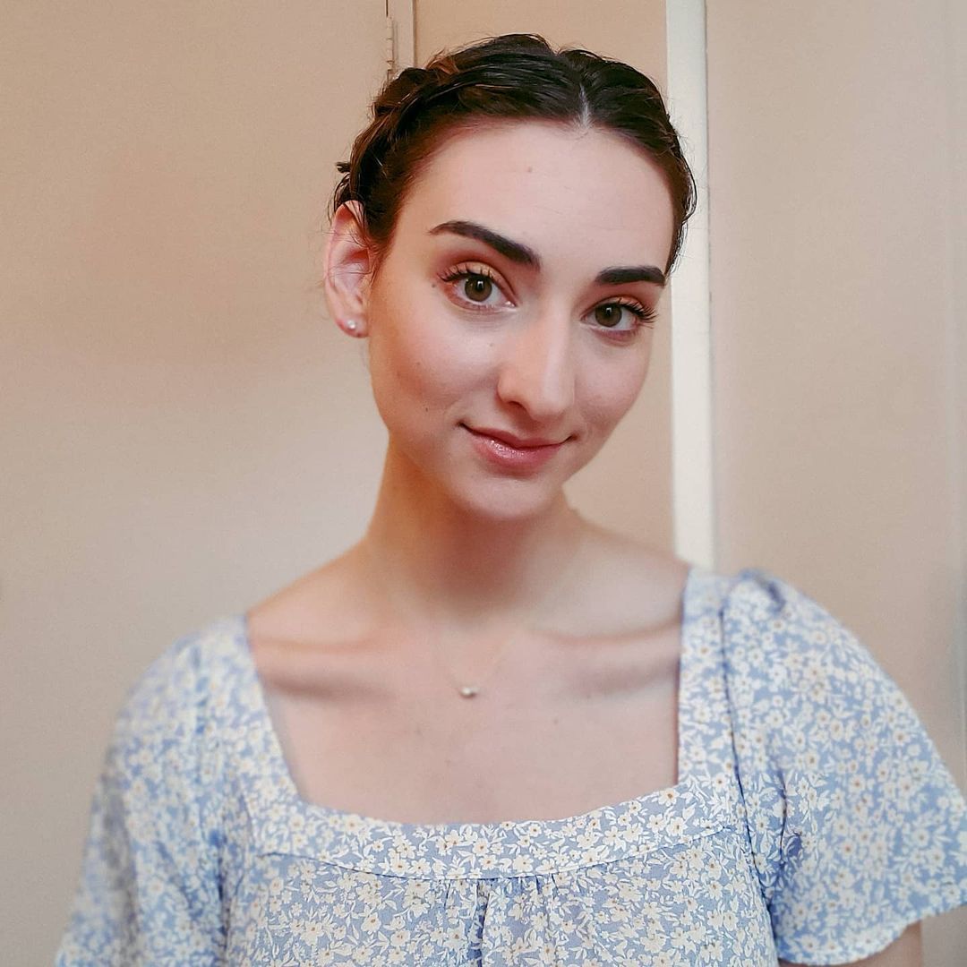 Sexy Abigail Shapiro with an updo | Scrolller