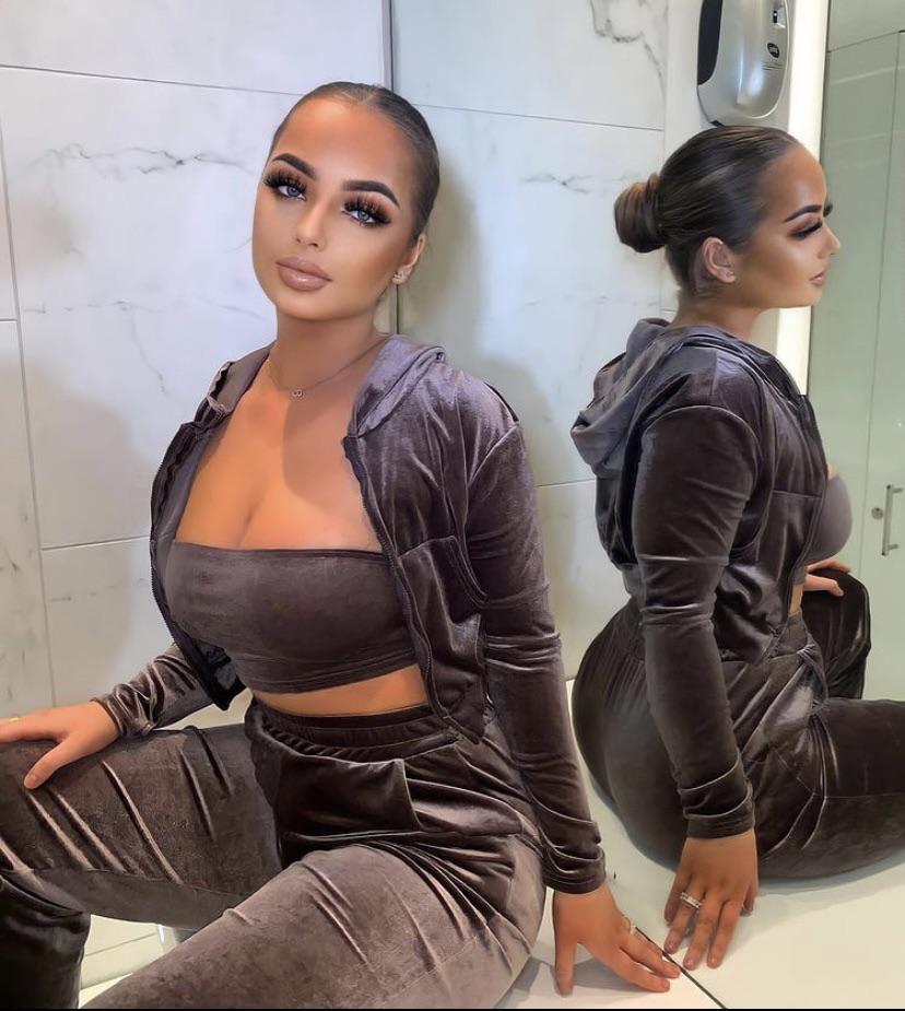 Sexy beaut in velvet trackie | Scrolller