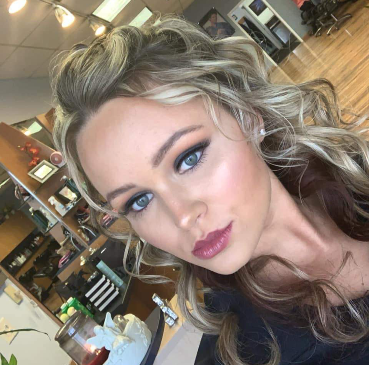 Sexy coworker | Scrolller