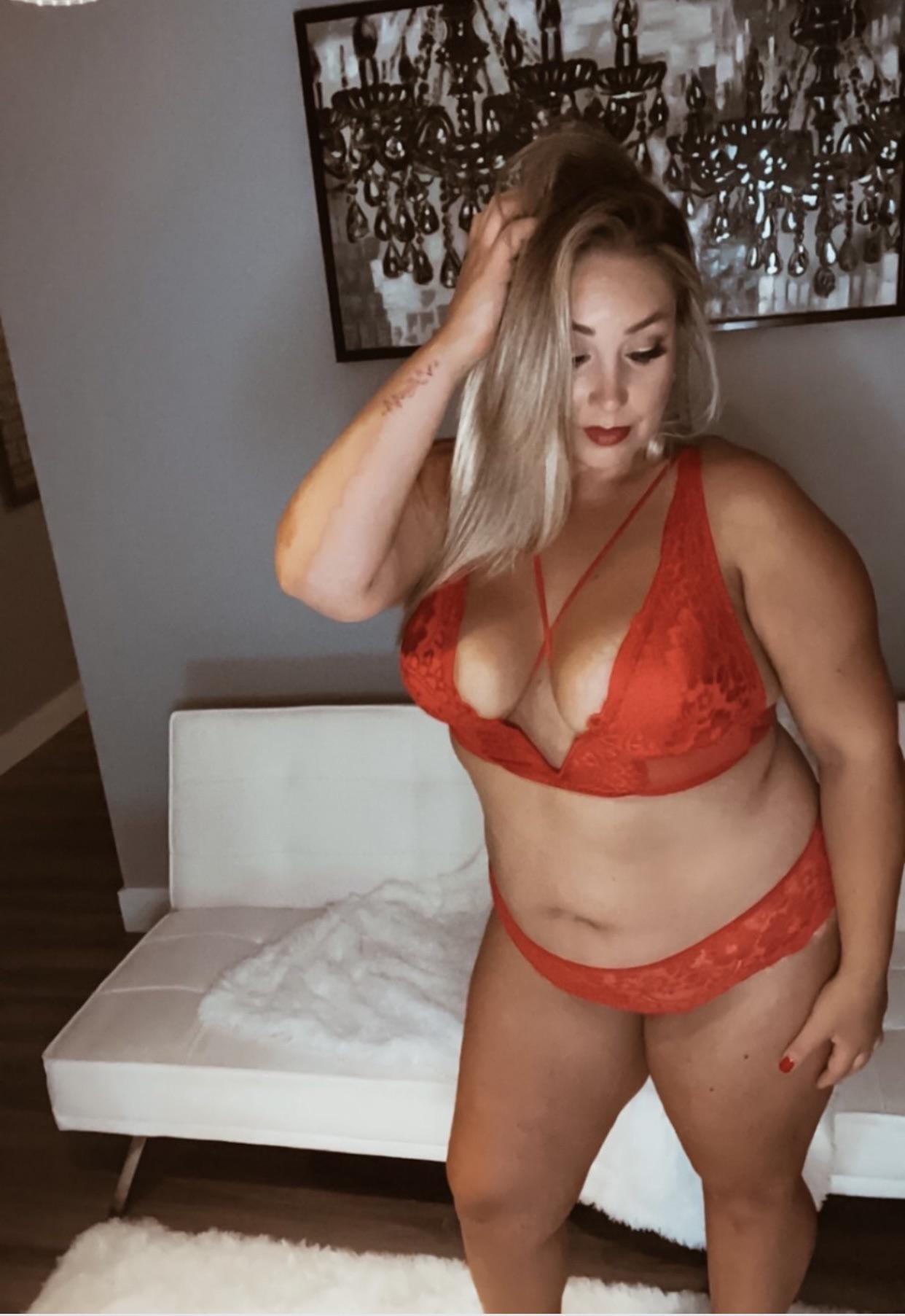 Sexy in red | Scrolller