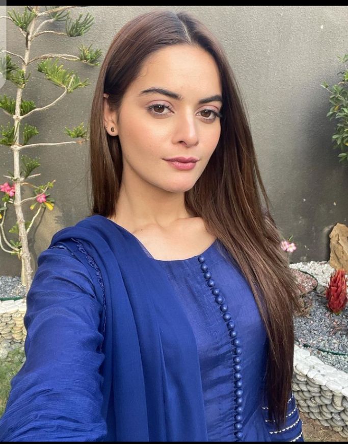 Sexy Minal Khan👅 | Scrolller