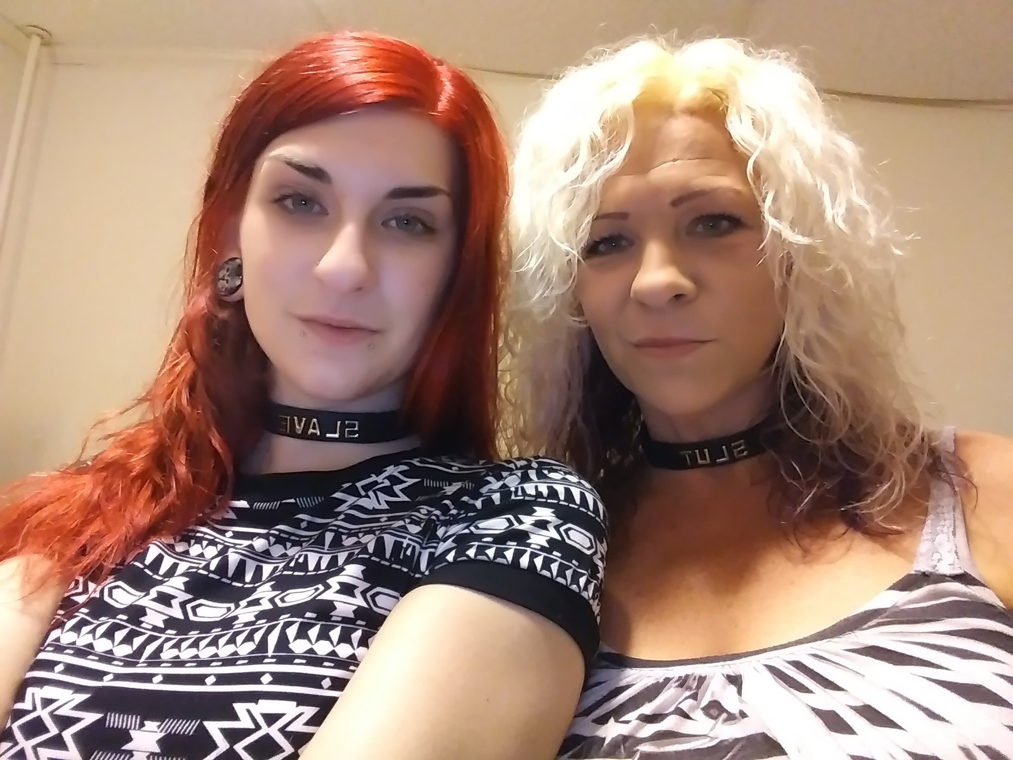 Sexy Mother Daughter Duo! | Scrolller