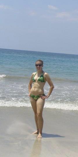 Sexy sister in her 20’s | Scrolller