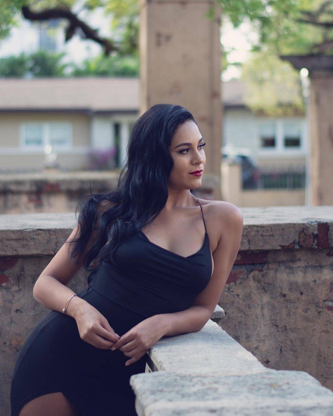 Sexy smirk | Scrolller