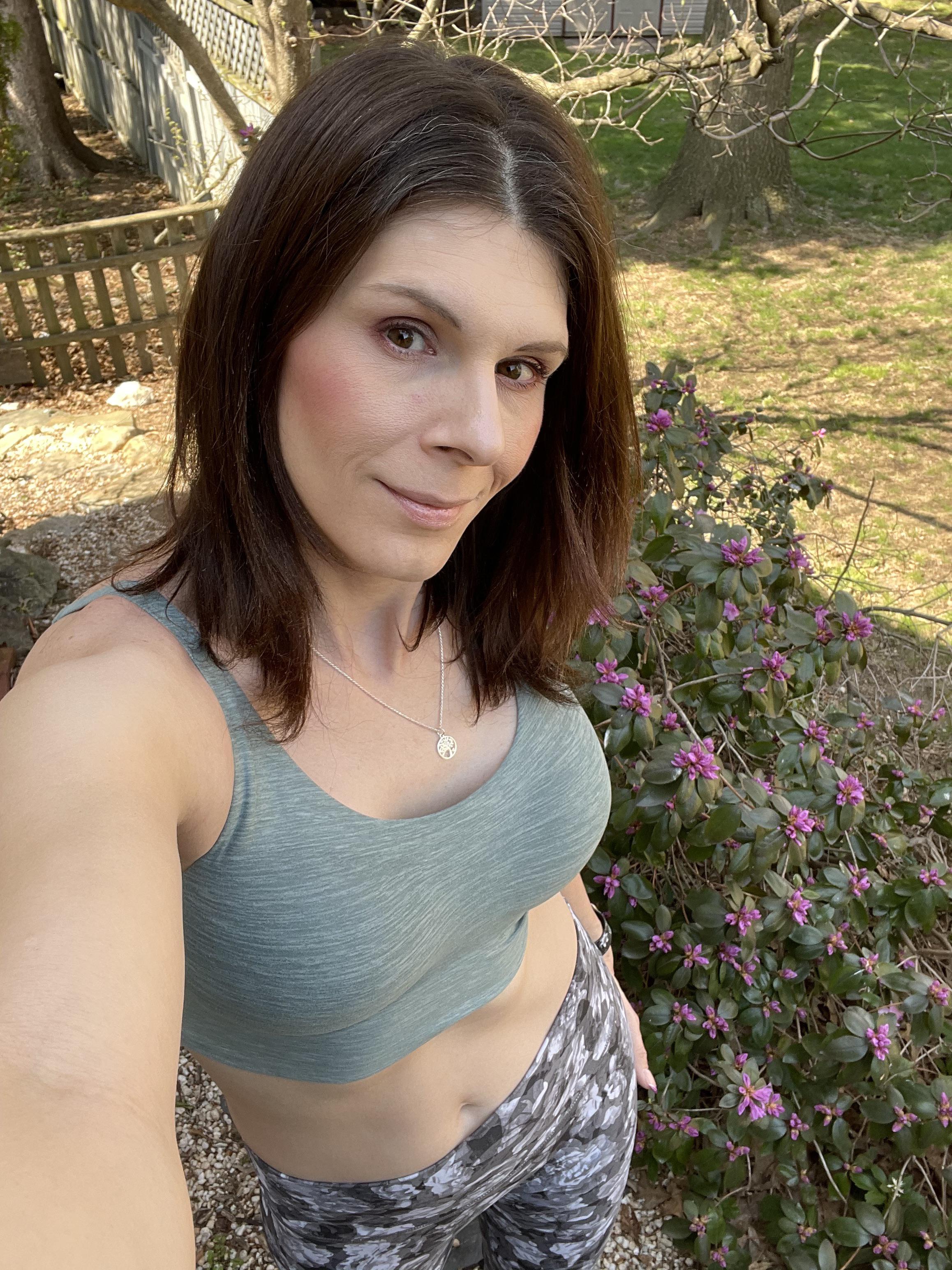 Love the bra but unfortunately leggings don’t stay up...Nude seems to be preferred outfit ...