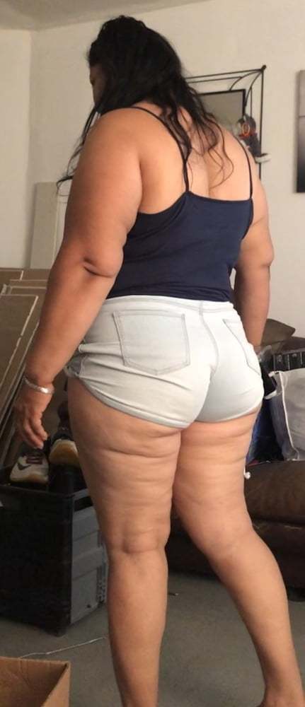 Sexy Woman Showing Off Her Cellulite Thighs | Scrolller