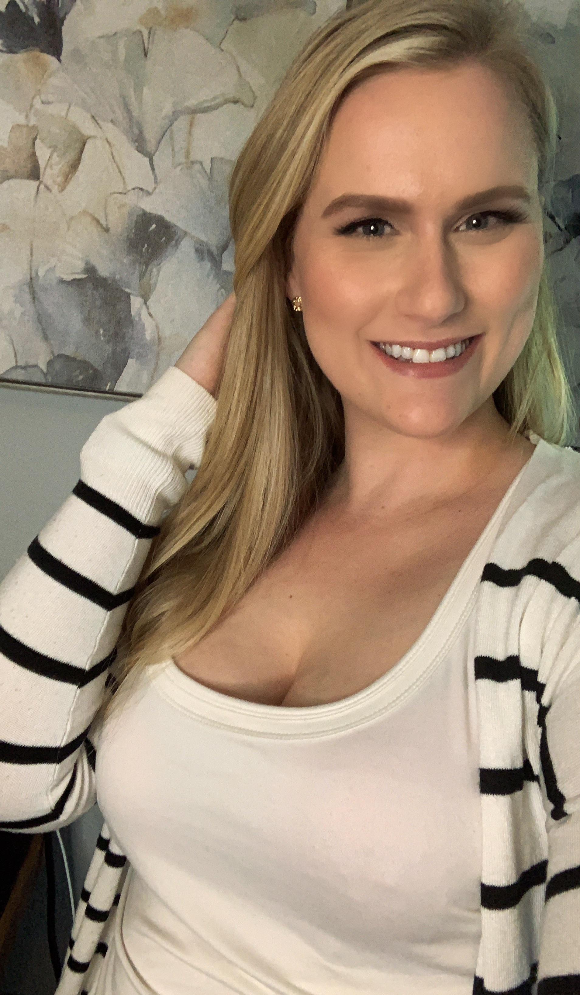 Shameless selfie ☮️ (31f) | Scrolller