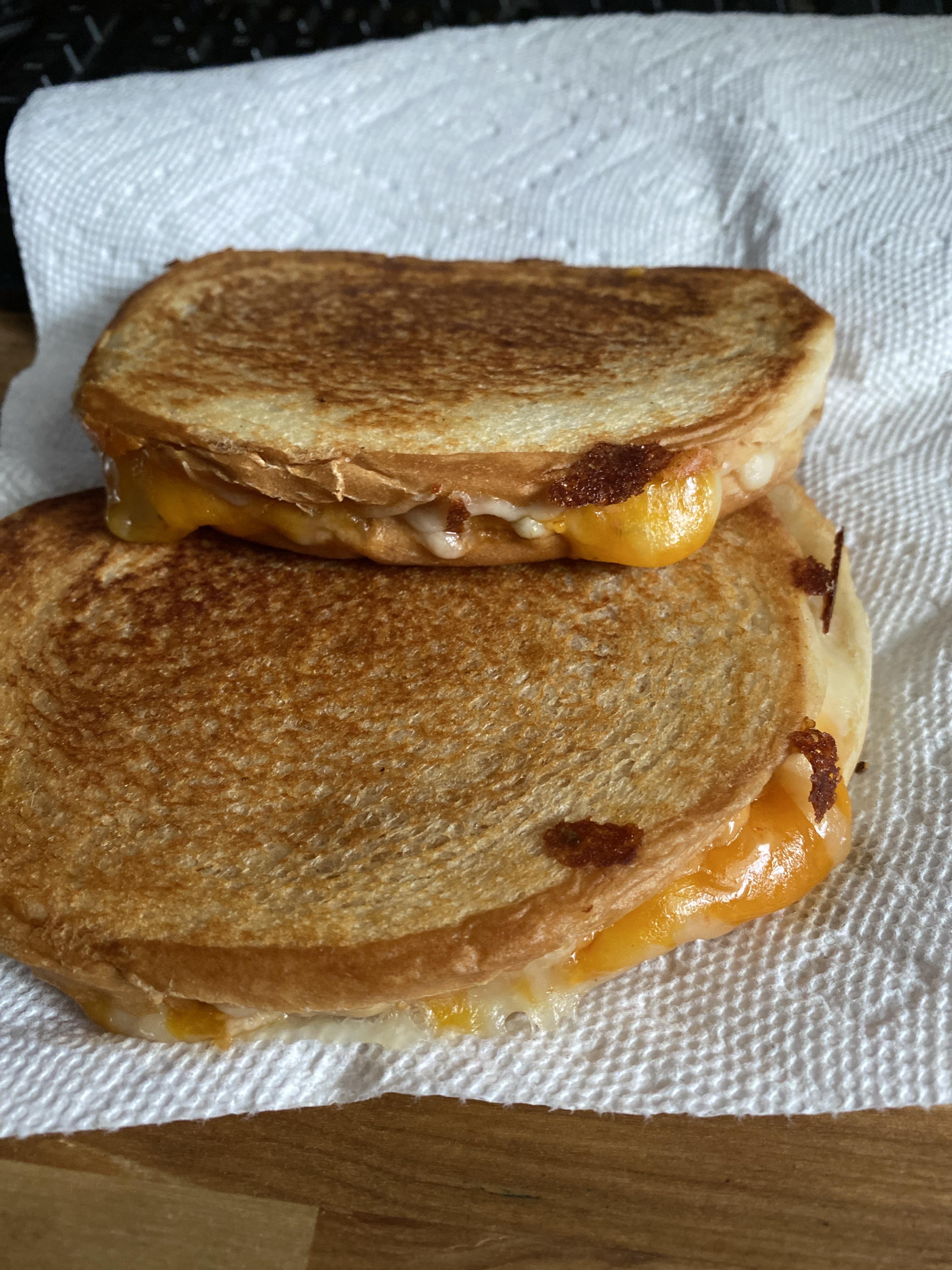 Sharp cheddar, habanero jack cheese and chipotle aioli. Simple but effective. | Scrolller