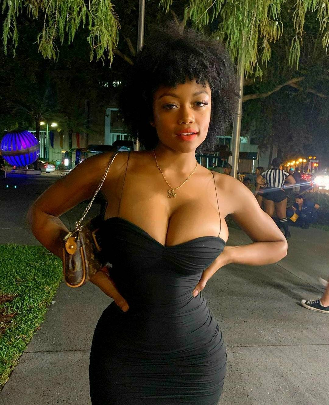 She badd even with clothes on | Scrolller