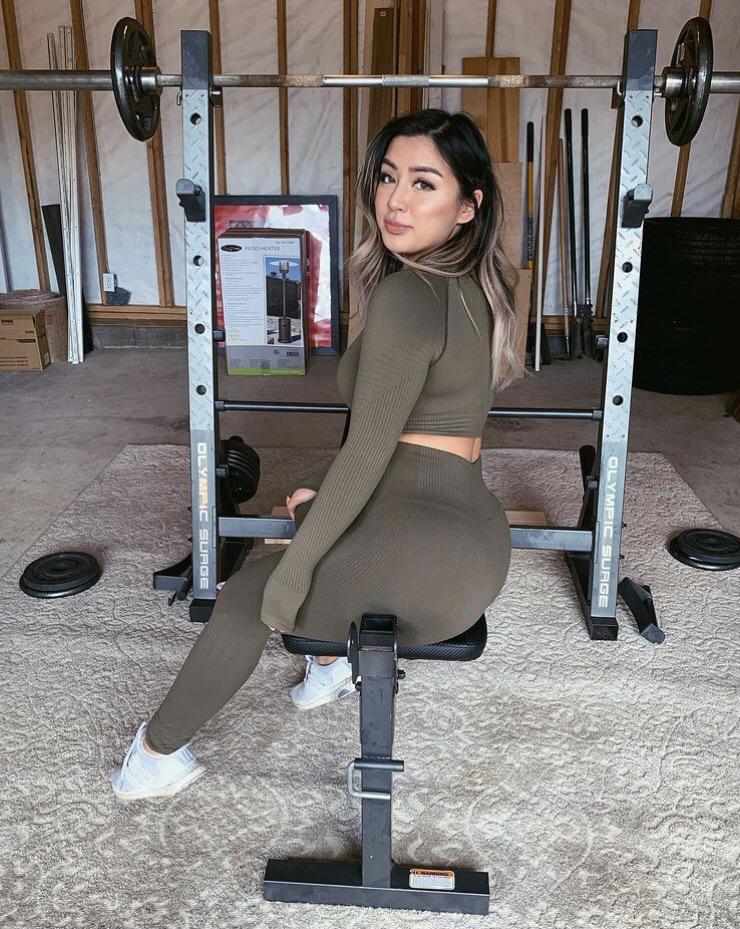 She Can Fill Out Some Yoga Pants Scrolller