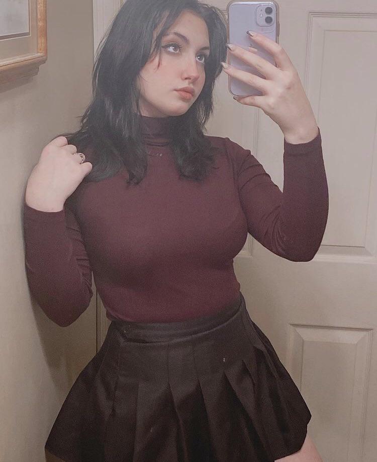 She can’t hide those milkers | Scrolller