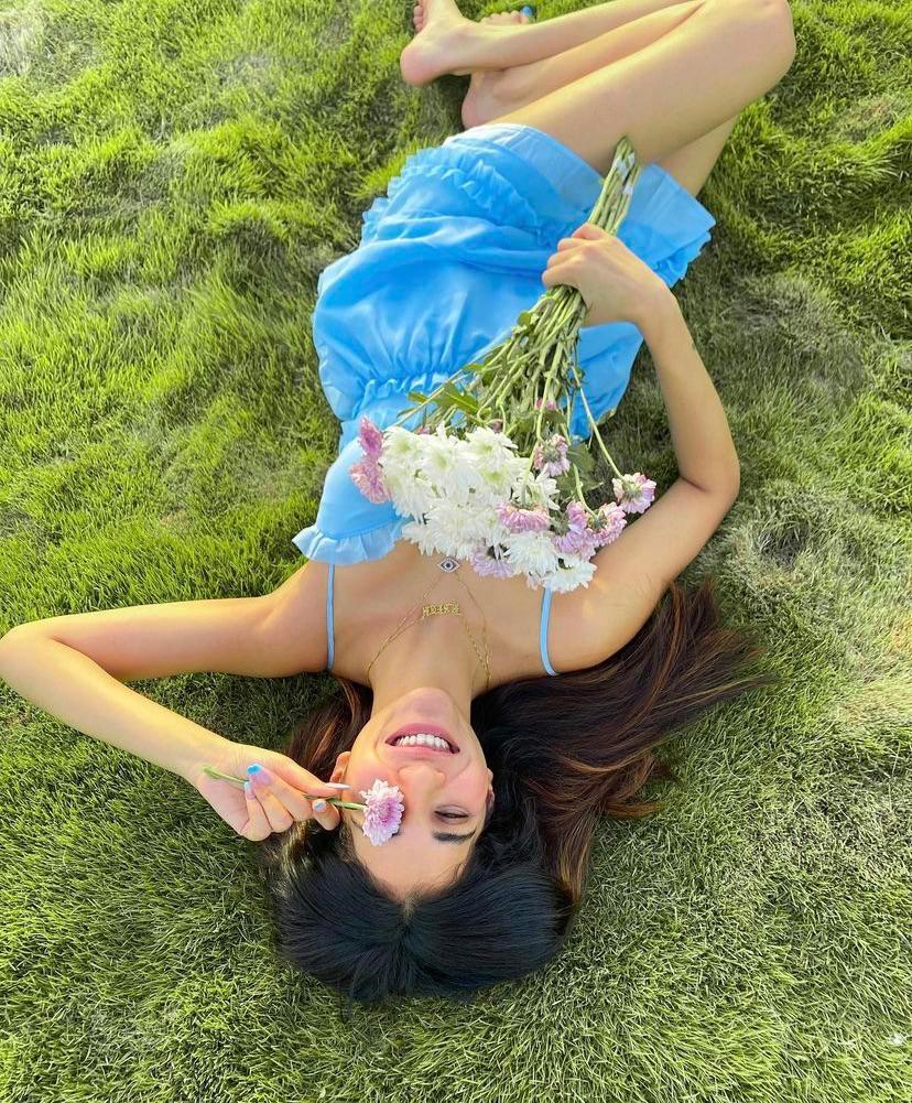 She cute | Scrolller