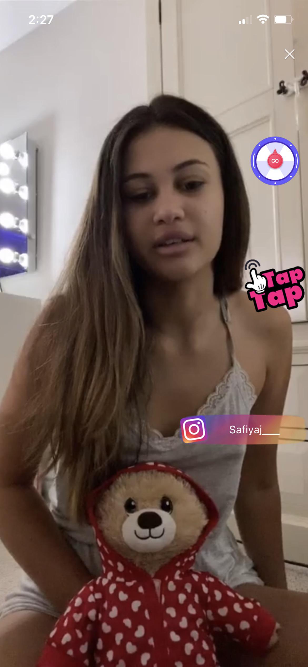 She Doing Something Behind That Bear Scrolller