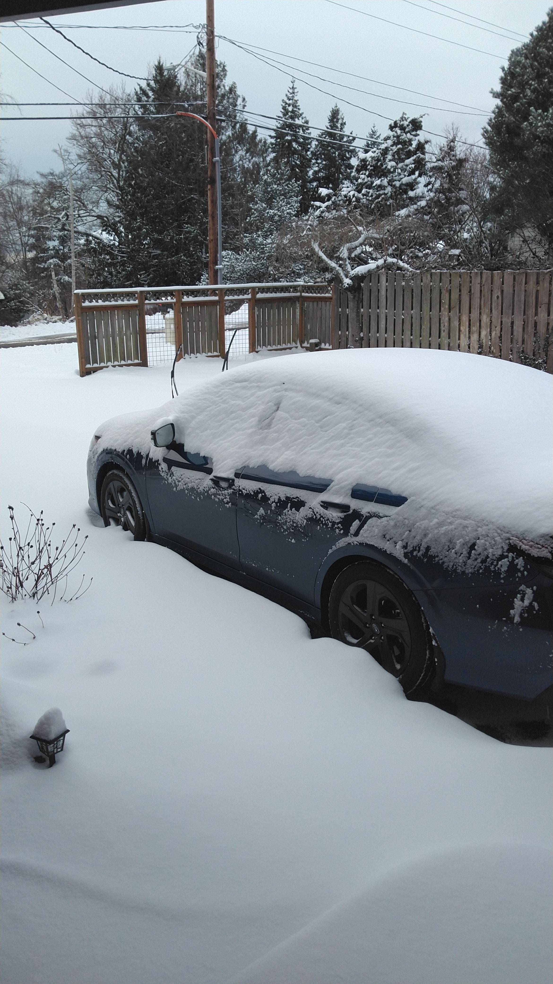 She got a little on her 🤷🏾‍♂️. This thing handles like a dream in icy\snowy conditions. Anyone ...