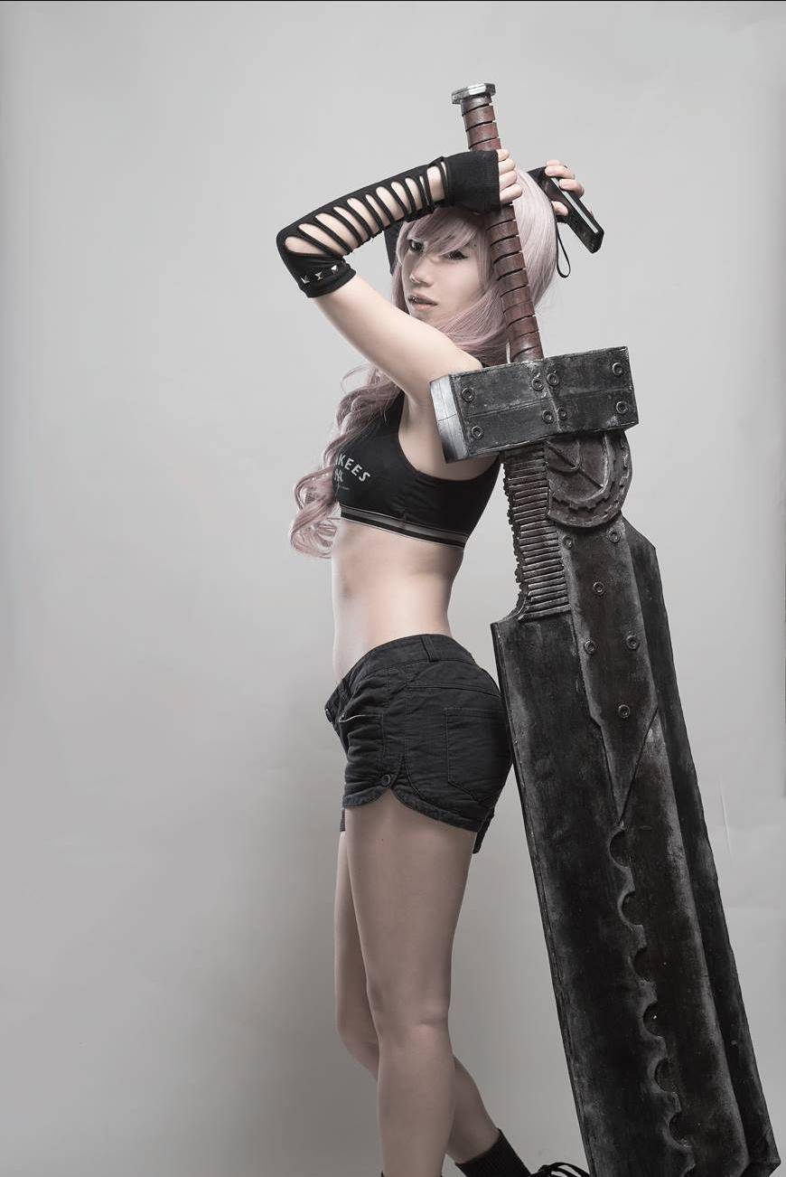 She has a huge...sword | Scrolller