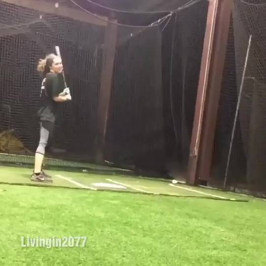 She hits well too👍 | Scrolller