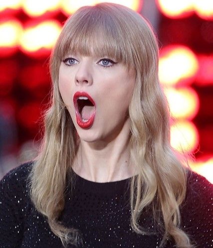 She is definitely an expert at giving blowjobs. | Scrolller