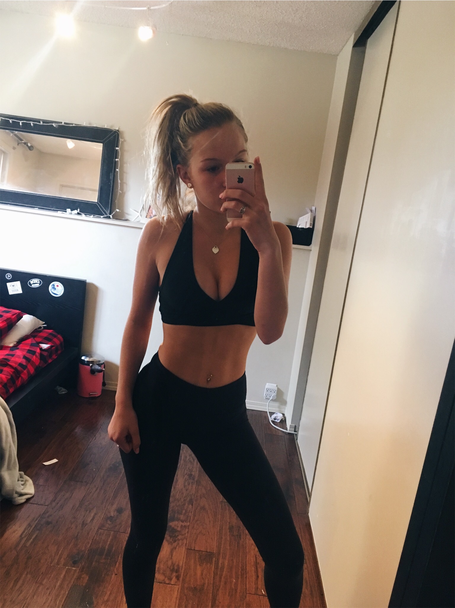 Gorgeous midriff | Scrolller