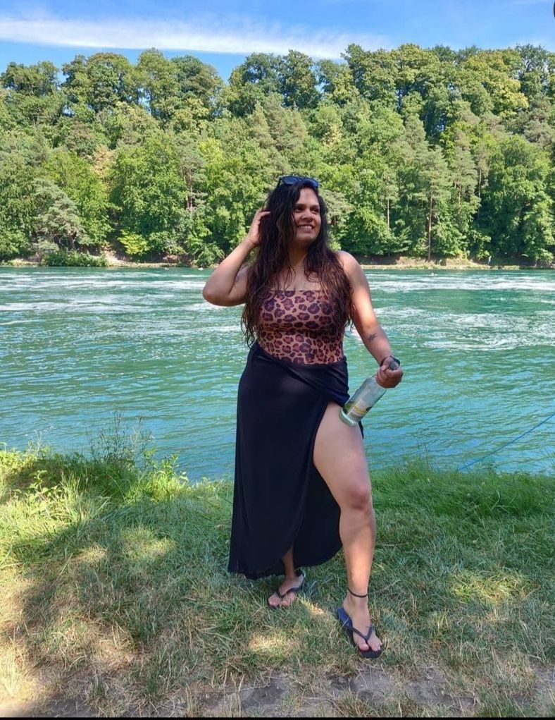 She is tipsy, and ready to get frisky.! | Scrolller