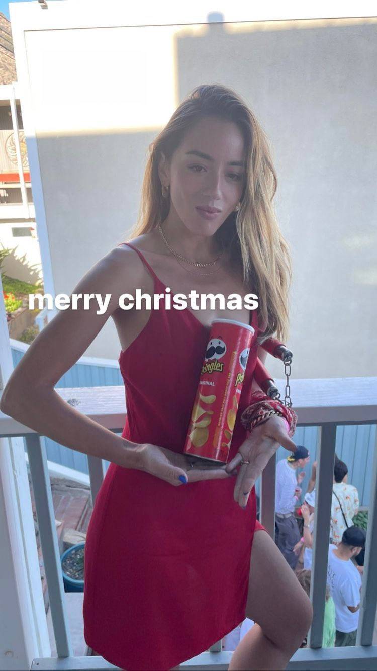 She looks high | Scrolller