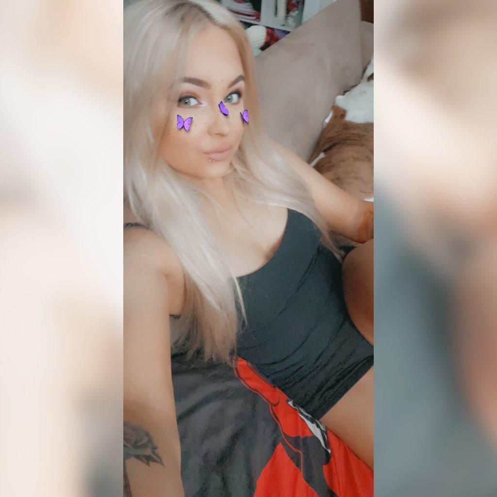 She’s got something on her face | Scrolller