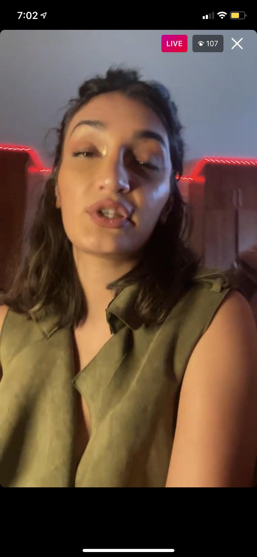 She S Live Scrolller