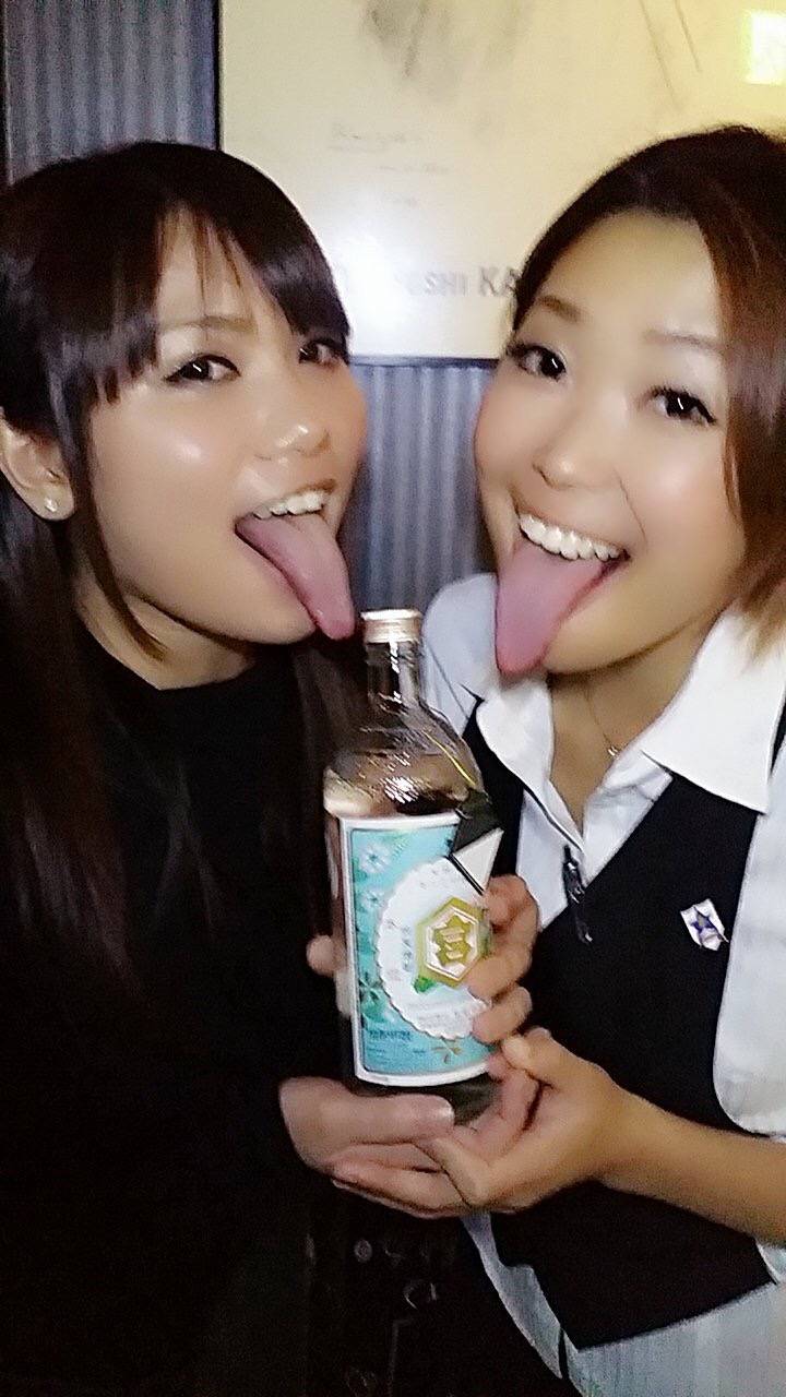 She’s on the right 👅 | Scrolller