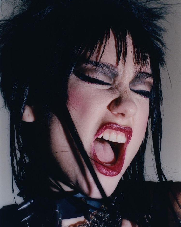 She’s screaming for cock | Scrolller