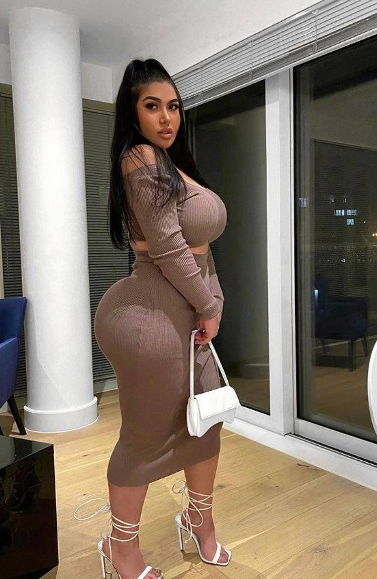 Her ass is huge | Scrolller