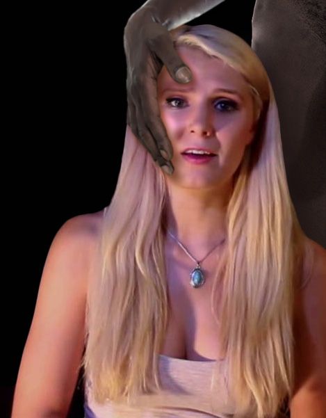 She Shouldn't Be Soo Scared .. | Scrolller