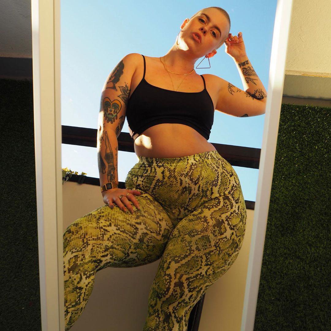 She thick thick | Scrolller