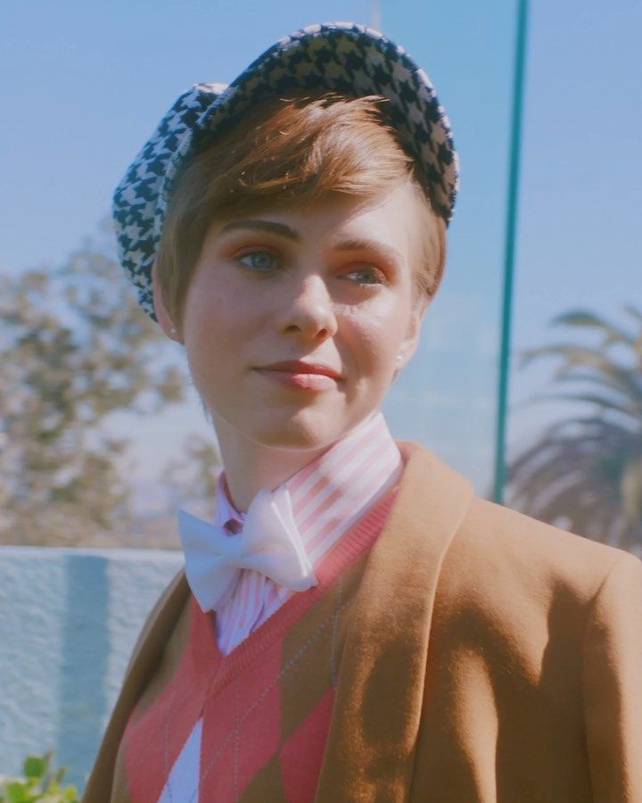 She'd look better with just the hat and bow tie | Scrolller