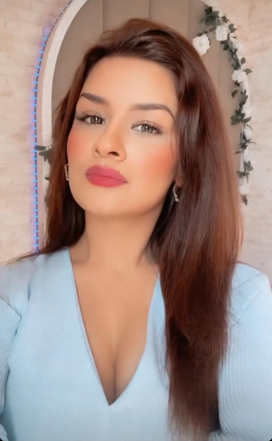 She's back again with some cleavage action 🥵🍆💦 | Scrolller