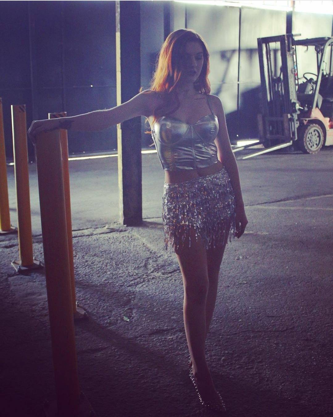 Shes So Damn Gorgeous Scrolller