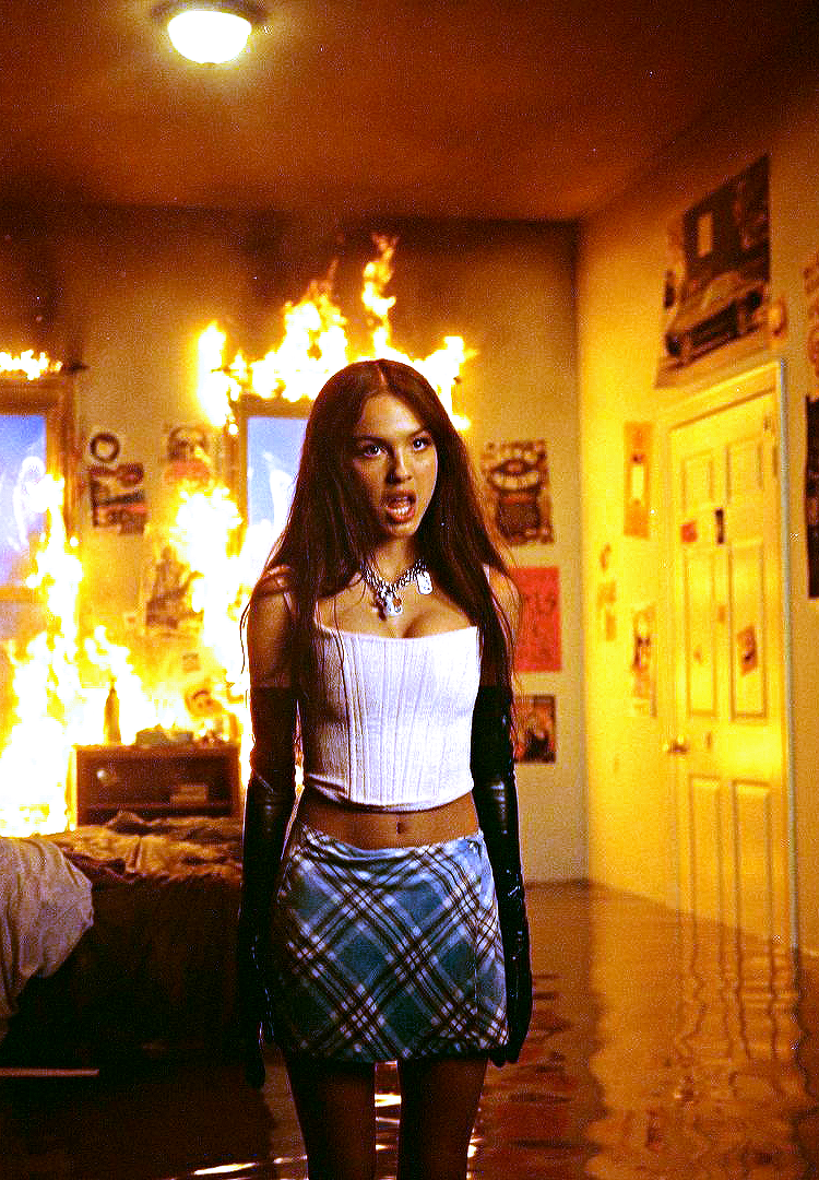 She's so hot (Literally). | Scrolller