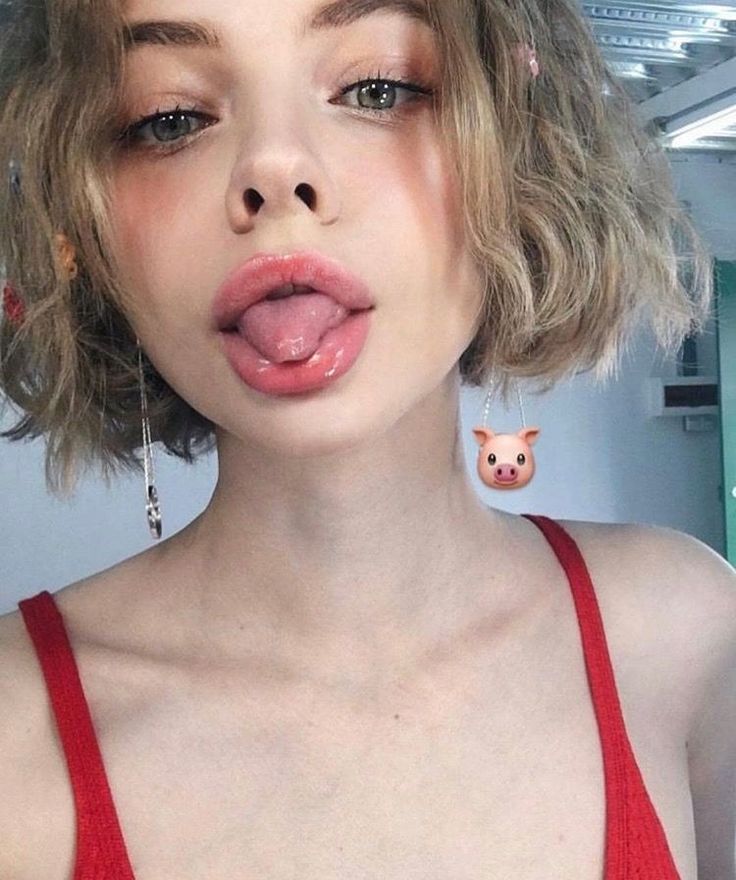 She's tiny | Scrolller