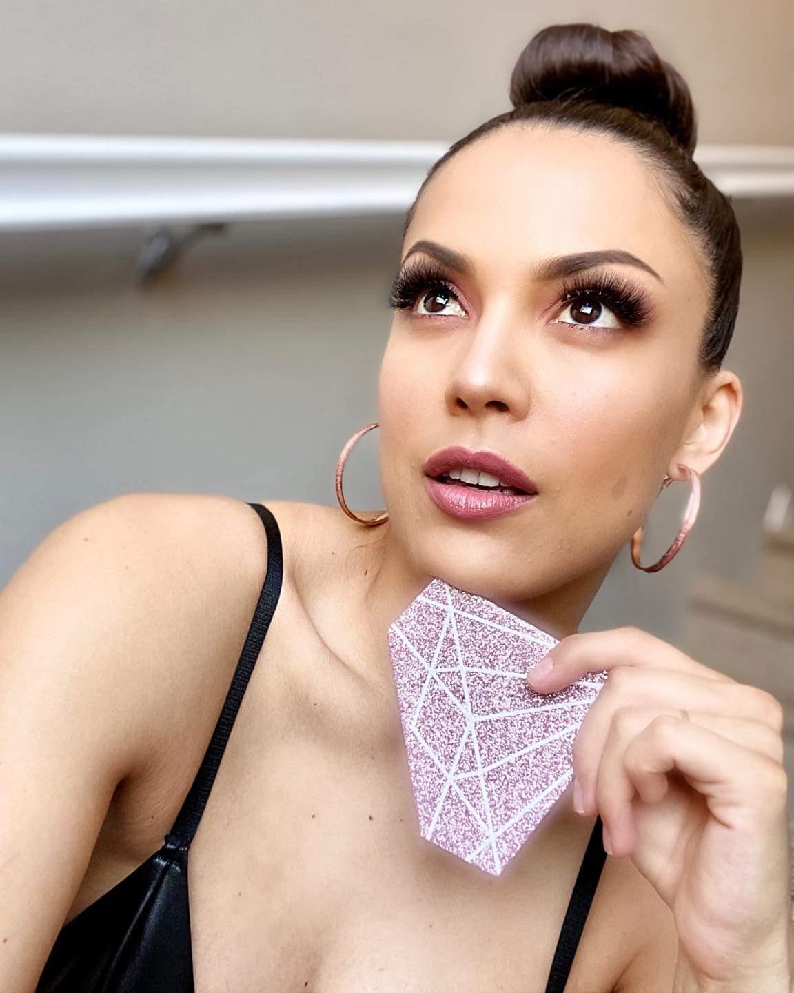 Shine bright like a diamond | Scrolller