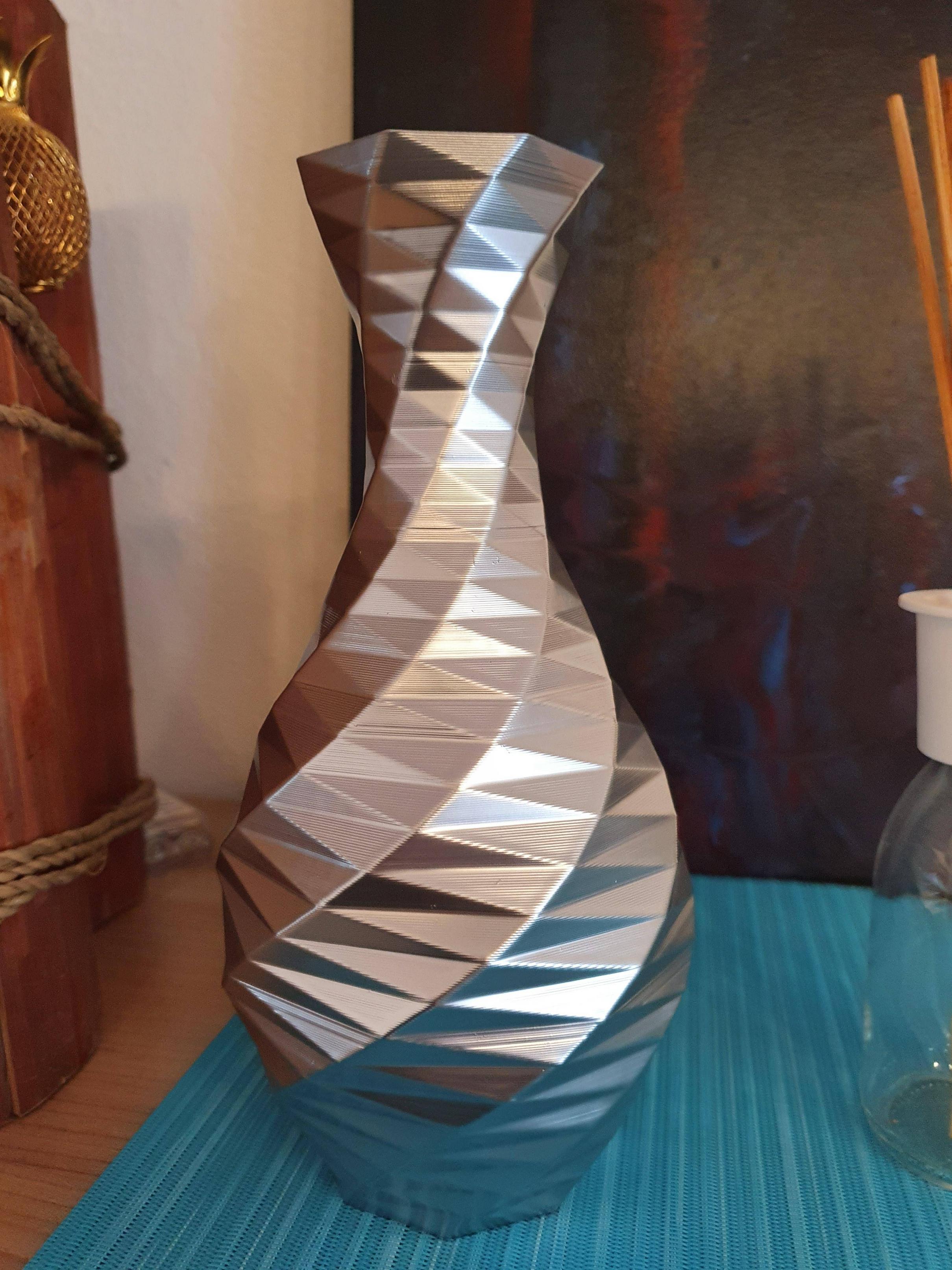 Shiny vase turned out really well! 🎨 | Scrolller