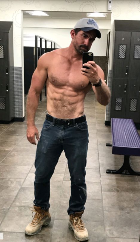 Shirtless after work | Scrolller