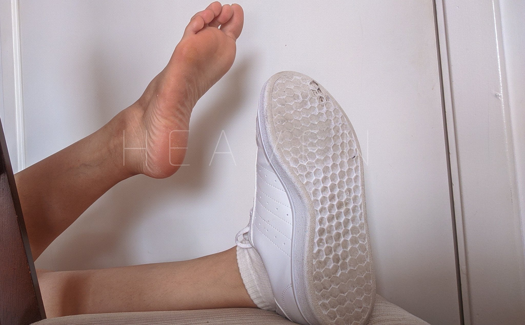 Shoes or no shoes? | Scrolller