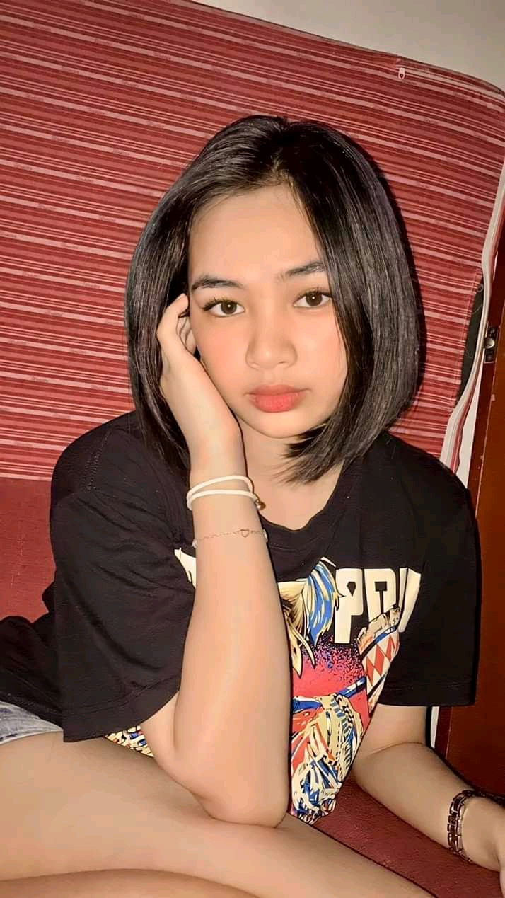 Short Haired ️ Scrolller