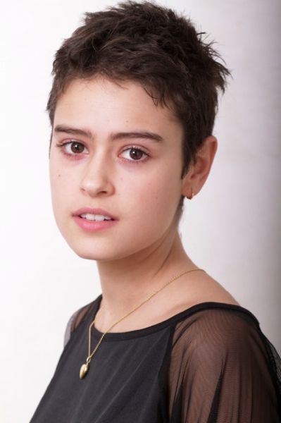 Short Haired Hottie Scrolller