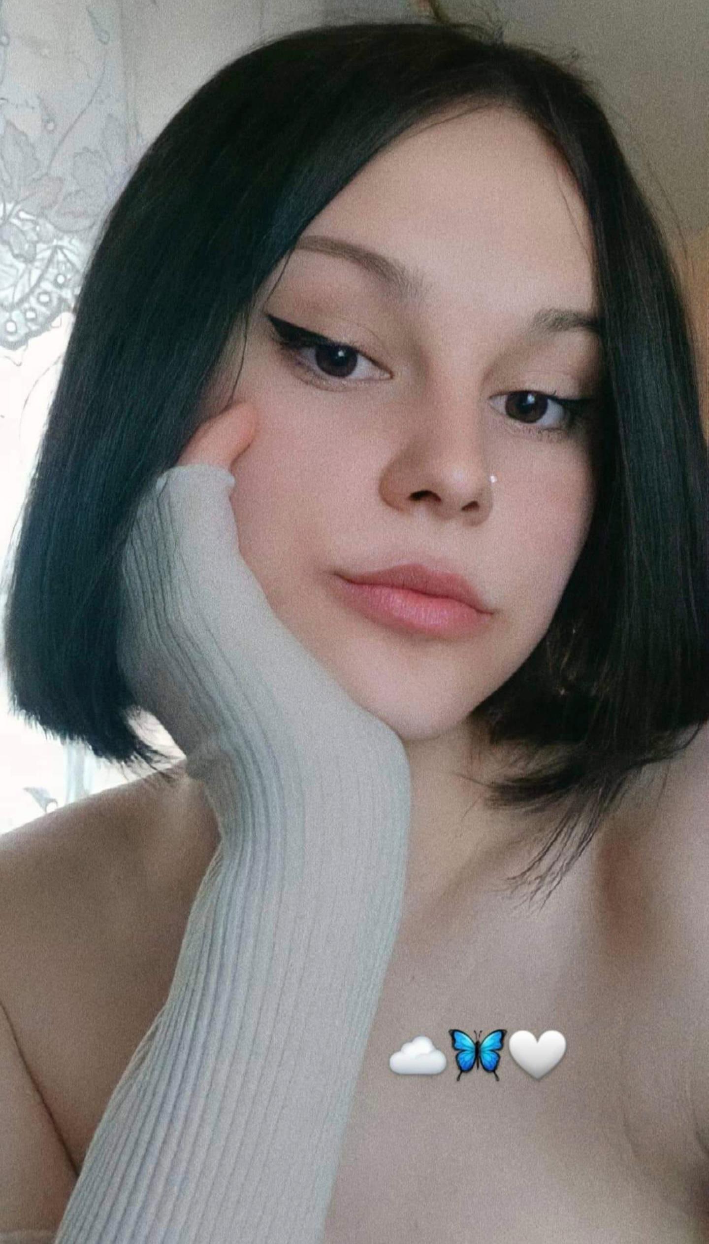 Short haired slut | Scrolller