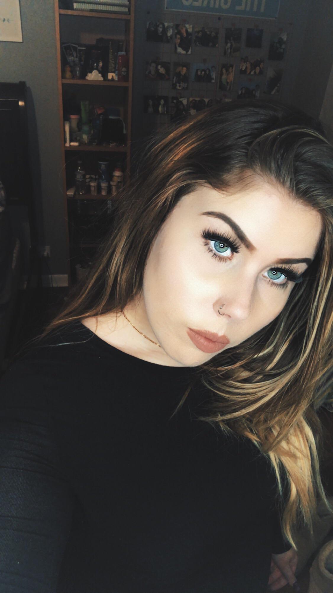 short little upturned nose :^) | Scrolller