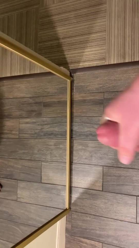 Sharing my mirror shot | Scrolller