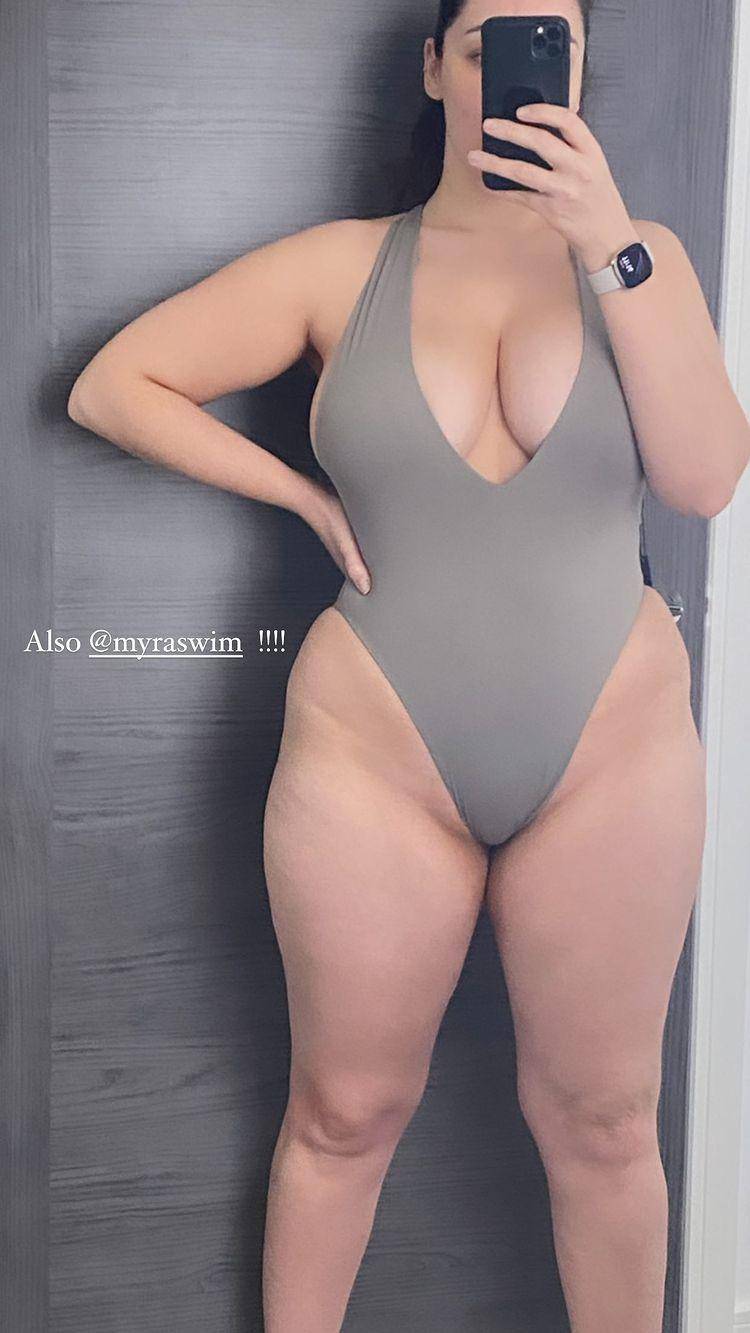 Showing her amazing curves in a swimsuit!! | Scrolller